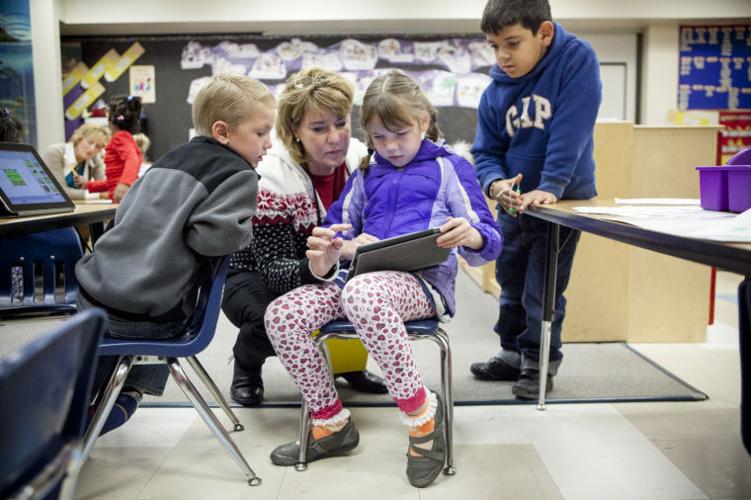Kyrene de la Estrella kindergarten class integrates iPads into ...