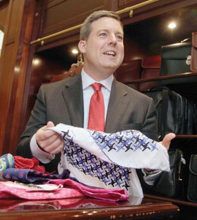 Fox’s Ed Henry goes with squares to add flair | Get Out | ahwatukee.com