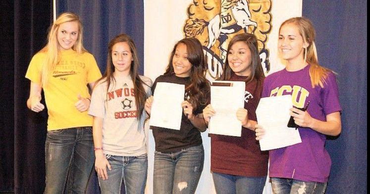 Athletes open door to possibilities with college choices | Valley And ...