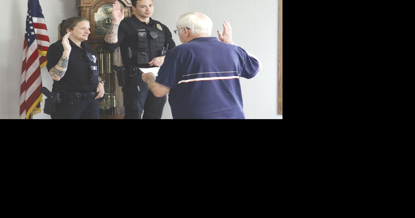 Two new Albia police officers sworn in | News | albianews.com