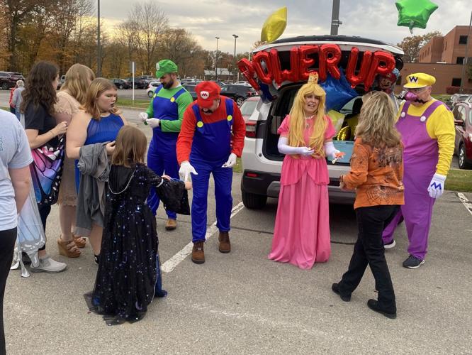 Hospital welcomes youngsters for treats, fun | News | alliednews.com