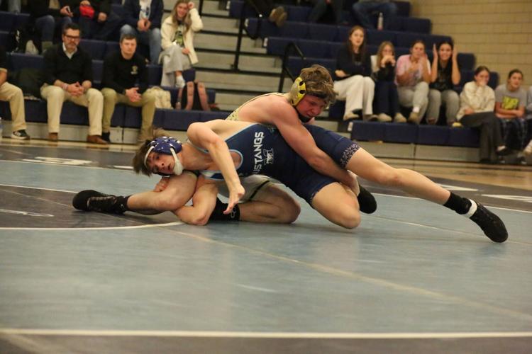 Grove City matmen get 5 pins and technical fall in dominant win over ...