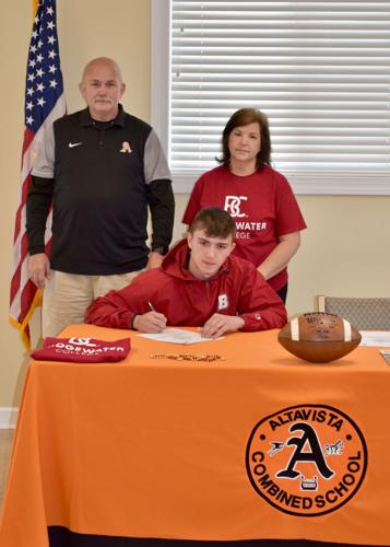 Stinnette, Weeks sign to college football programs | Sports ...