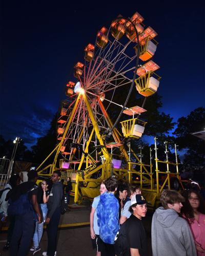 Clown Town endures despite rainy Saturday | News | andovertownsman.com