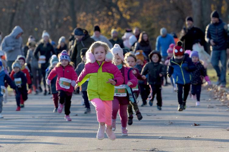 'We're back!': Thanksgiving Feaster Five draws thousands upon return ...