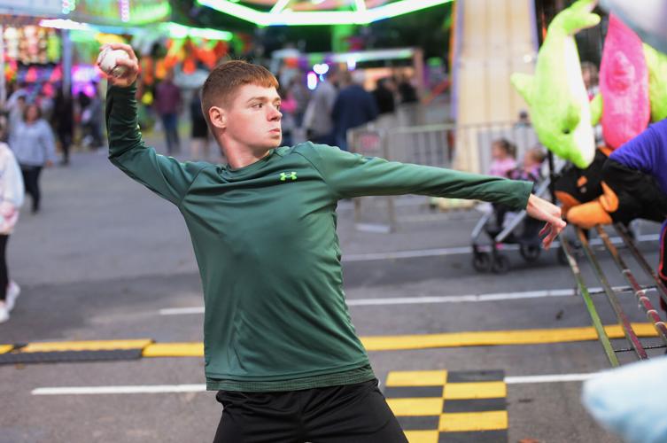 Clown Town draws hundreds to downtown Andover | News | andovertownsman.com