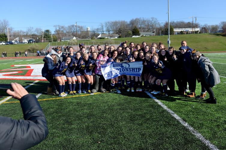 Field hockey wins second straight state title, besting Walpole on ...