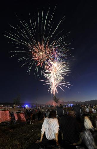Select Board votes to keep July 4 fireworks | News | andovertownsman.com