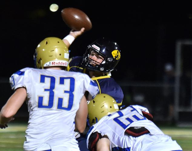 SLIDESHOW: Andover Football Action | Gallery | andovertownsman.com