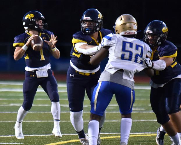 SLIDESHOW: Andover Football Action | Gallery | andovertownsman.com