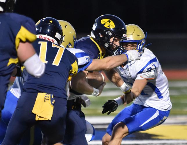 SLIDESHOW: Andover Football Action | Gallery | andovertownsman.com