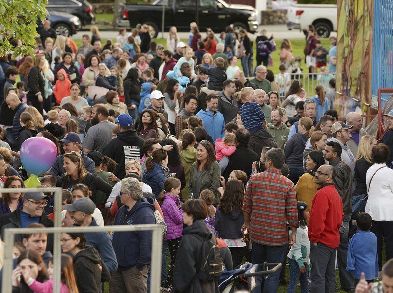 Clown Town draws big crowds Friday | Lifestyles | andovertownsman.com