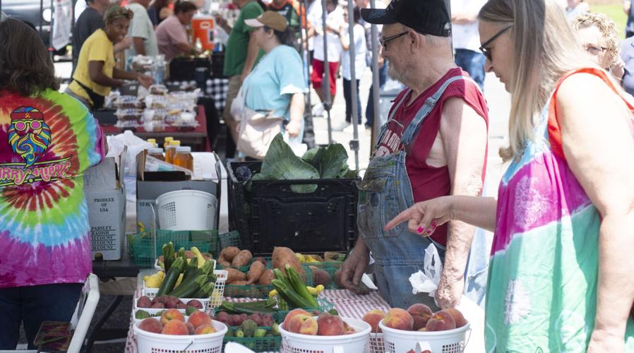 St. Clair Farmers Market opens to hungry crowd | News | annistonstar.com
