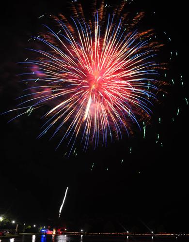 Oxford Fireworks Display Sunday Night At Oxford Lake | Slideshows ...