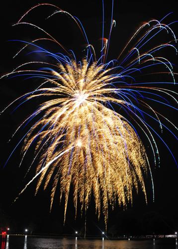 Oxford Fireworks Display Sunday Night At Oxford Lake | Slideshows ...