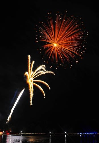Oxford Fireworks Display Sunday Night At Oxford Lake | Slideshows ...