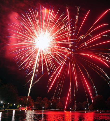 Oxford Fireworks Display Sunday Night At Oxford Lake | Slideshows ...