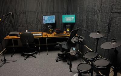 Carver branch of Anniston public library opens new recording studio ...