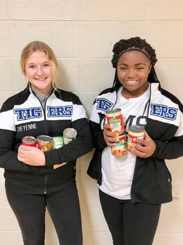 Childersburg cheerleaders donate canned goods to Alabama Food Solutions ...