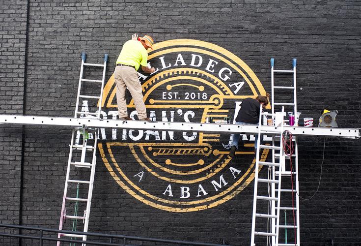 ‘ARTISAN'S ALLEY’: Father, daughter team painting new sign on Talladega ...