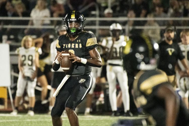 ALL COMER, ALL NIGHT: In battle of ranked teams, B.B. Comer shreds ...