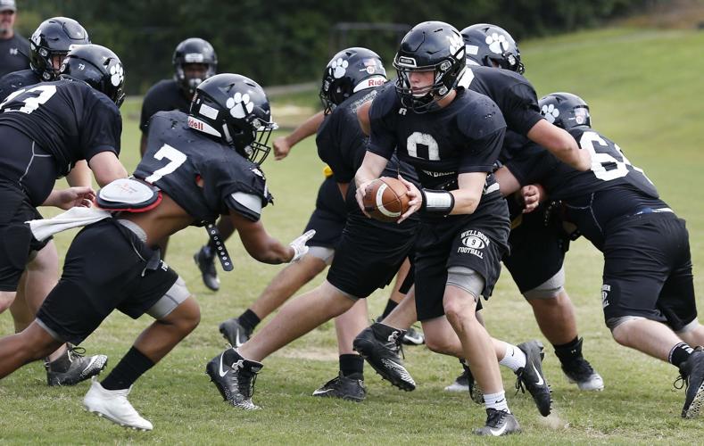 Photos; Wellborn High Football Practice | Slideshows | annistonstar.com