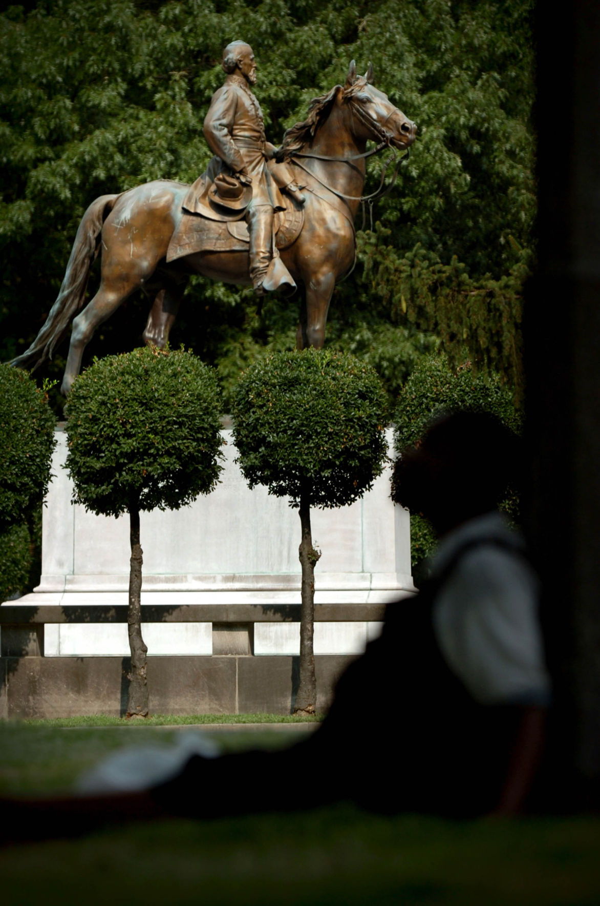 The Nathan Bedford Forrest statue atop his grave has been removed | Hot ...