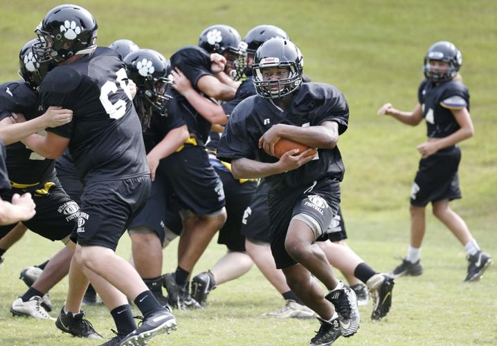 Photos; Wellborn High Football Practice | Slideshows | annistonstar.com