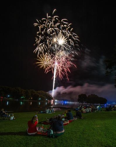 Photos: Oxford Fireworks Show | Slideshows | annistonstar.com