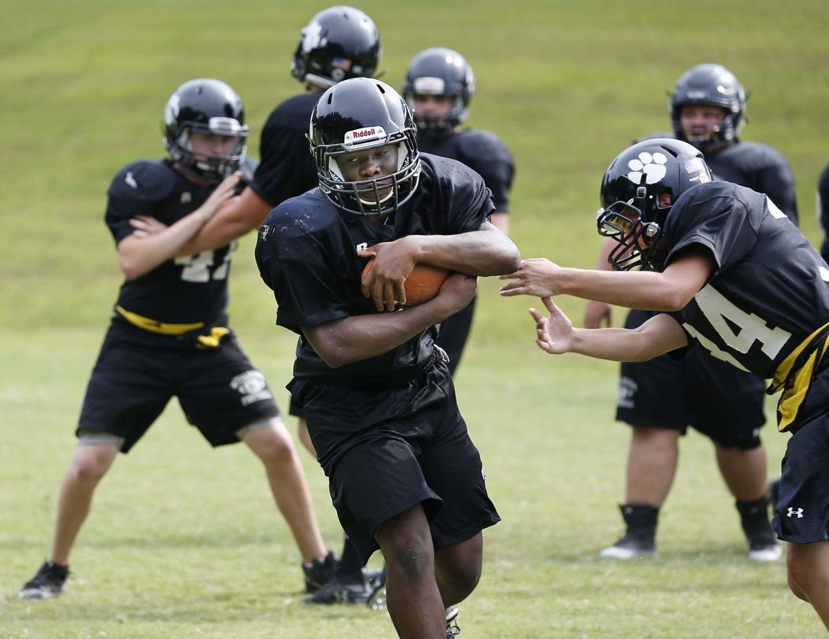 Photos; Wellborn High Football Practice | Slideshows | annistonstar.com