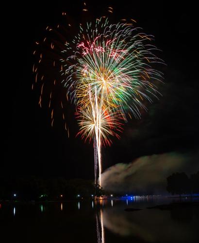 Photos: Oxford Fireworks Show | Slideshows | annistonstar.com