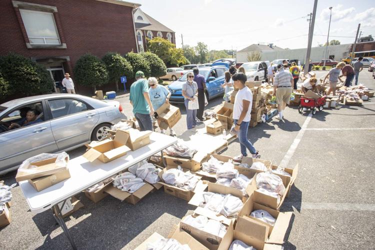 Photos: United Way food distribution | Slideshows | annistonstar.com
