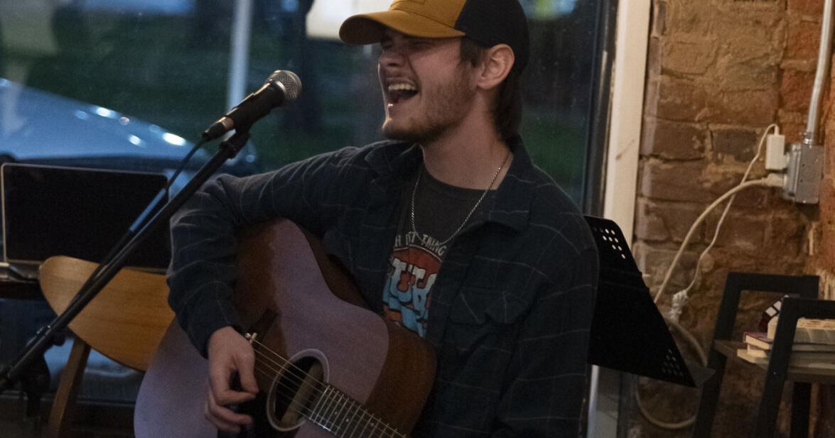 Jacksonville coffee shop hosts first open-mic night | Business ...