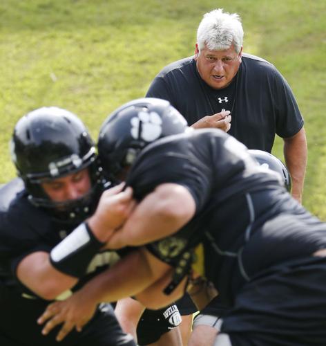 Photos; Wellborn High Football Practice | Slideshows | annistonstar.com