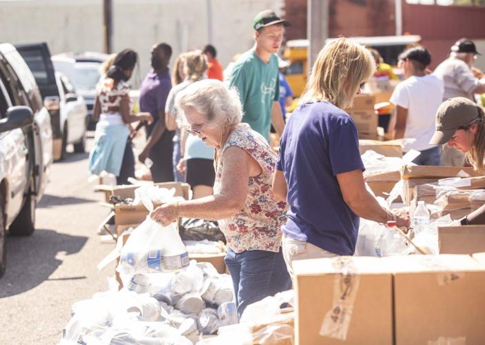 Photos: United Way food distribution | Slideshows | annistonstar.com