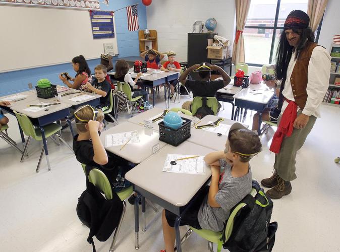 New Kitty Stone Elementary excites students, teachers on first day of ...