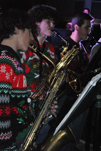 Hundreds gather for annual Pell City tree lighting | News ...