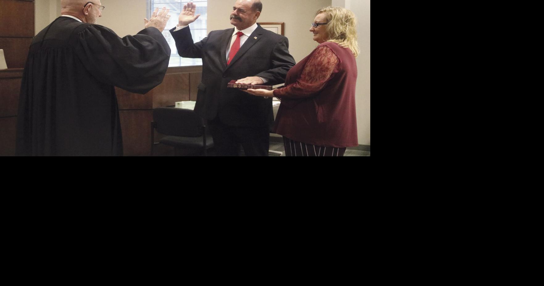 St. Clair County Commission swears in incumbents for new terms, tackles ...