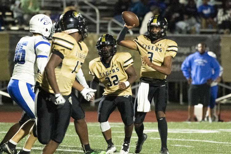 Photos: B.B. Comer thrashes Coosa Central - High School Football | The ...