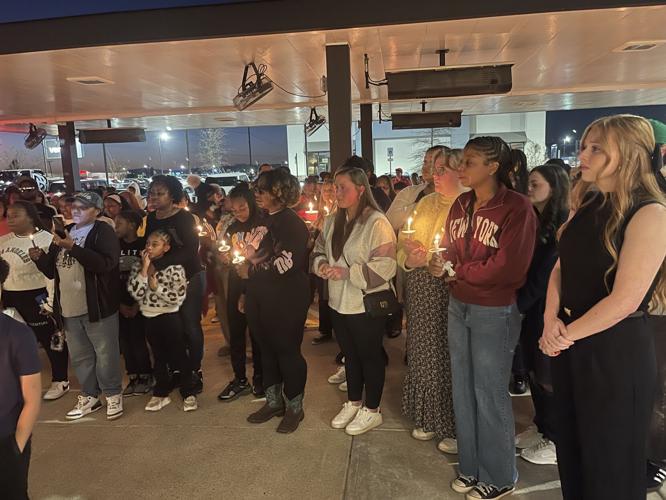 Photo gallery: Candlelight vigil for Maneia Stephens | Slideshows ...