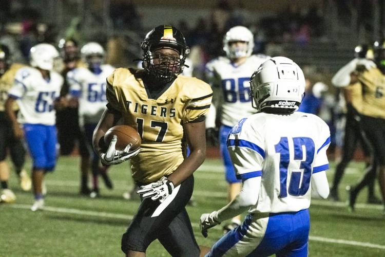 Photos: B.B. Comer thrashes Coosa Central - High School Football | The ...