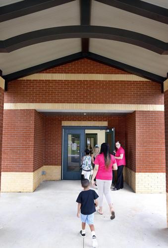 New Kitty Stone Elementary excites students, teachers on first day of ...
