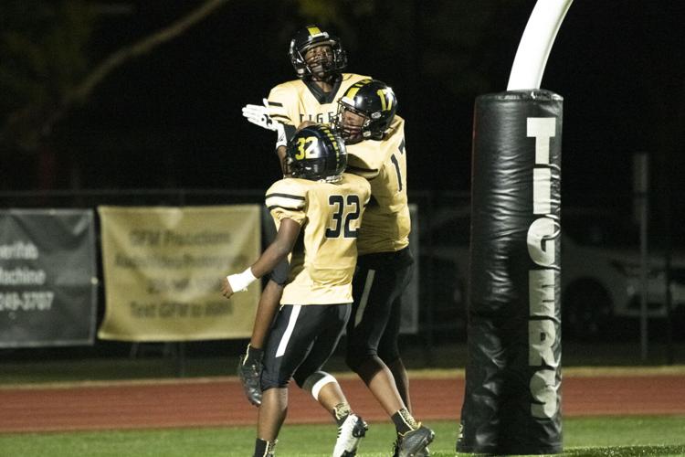 Photos: B.B. Comer thrashes Coosa Central - High School Football | The ...