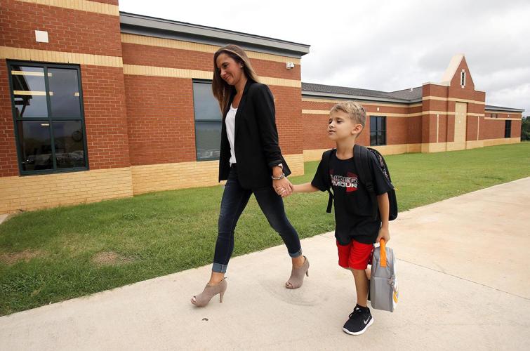 New Kitty Stone Elementary excites students, teachers on first day of ...