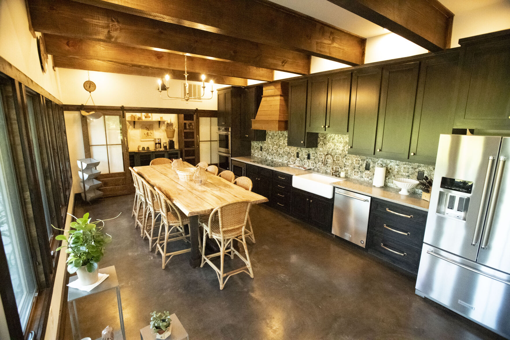 Rustic meets artistic in Darin and Tracy Sims’ barndominium | Home ...