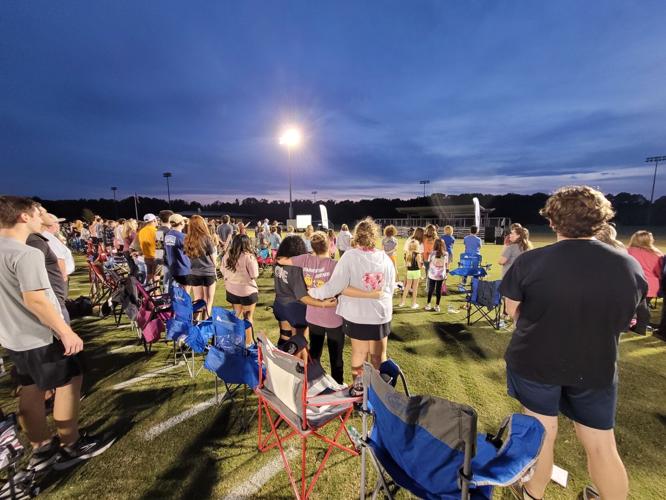 Fields of Faith draws hundreds of area students for praise, worship ...
