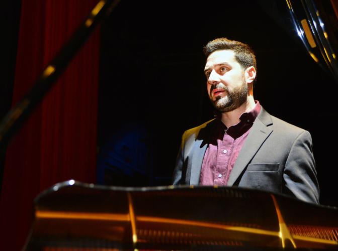 Photo Gallery: Pianist Julio Barreto | Slideshows | annistonstar.com