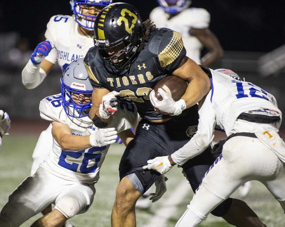 Prep football: As B.B. Comer advances, folks are noticing Kamore Harris ...