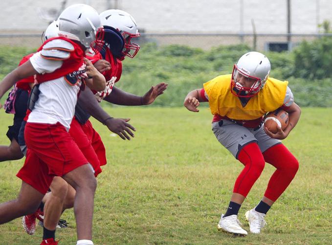 Saks Football Practice | Slideshows | annistonstar.com