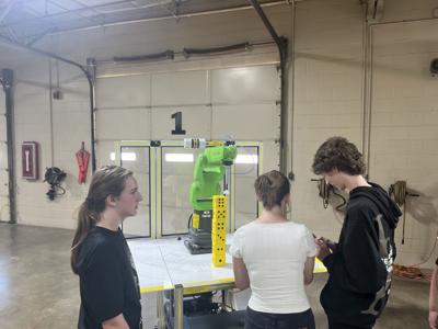 Industrial robotics boot camp aims to expand students’ career ...